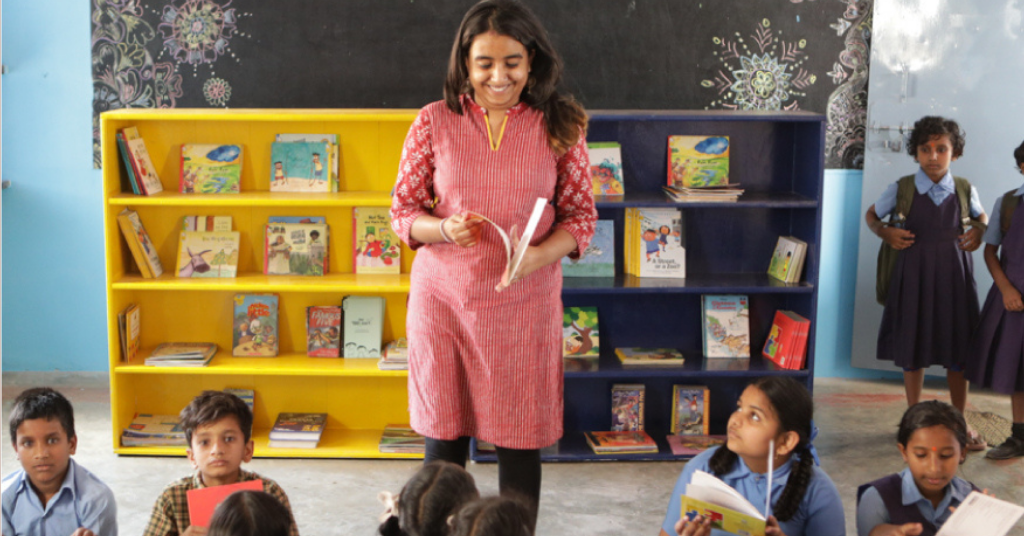 8 Effective & Engaging Storytelling Techniques For Teachers - PiggyRide