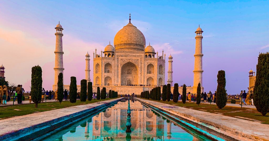 10 Stunning Places To Visit Before You Die - PiggyRide 10 Stunning Places To Visit Before You Die - PiggyRide
